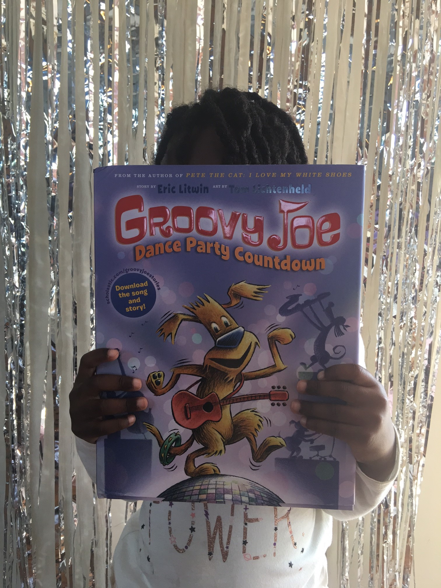 Friday Fun: Groovy Joe Dance Party! | Here Wee Read